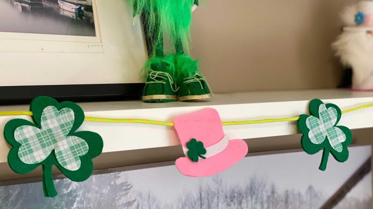 Easy DIY St. Patrick's Day Garland (free pattern) - Baker Street Living